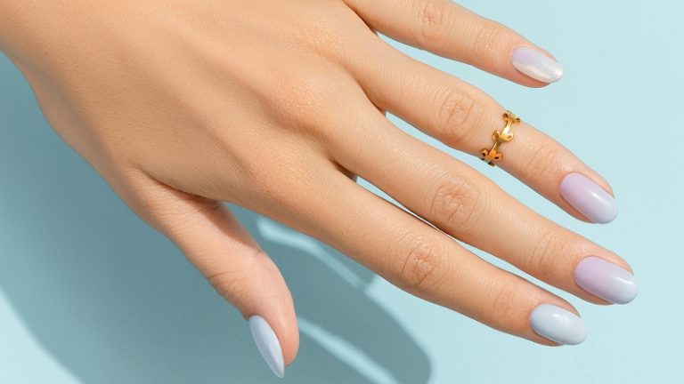 Glazed nails: what they are and how to do them - Hayzed Magazine